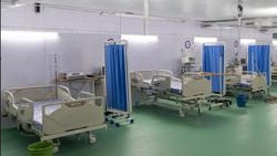 Hospitalisations drop, over 700 ICU beds in Delhi vacant: Govt’s Corona ...