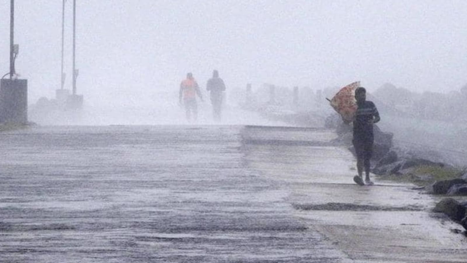IMD warns of cyclone at east coast | Latest News India - Hindustan Times