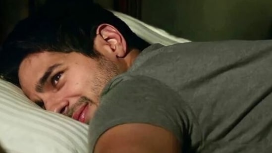 Sidharth Malhotra shares new pic: 'Wake up and smile if you're blessed ...