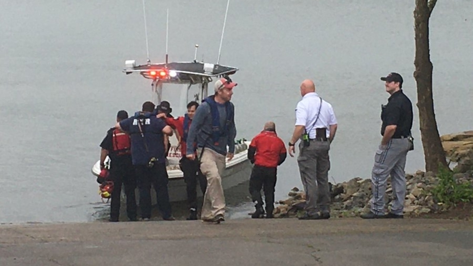7 presumed dead after small plane crashes into Tennessee lake near ... 7 presumed dead after small plane crashes into Tennessee lake near ...