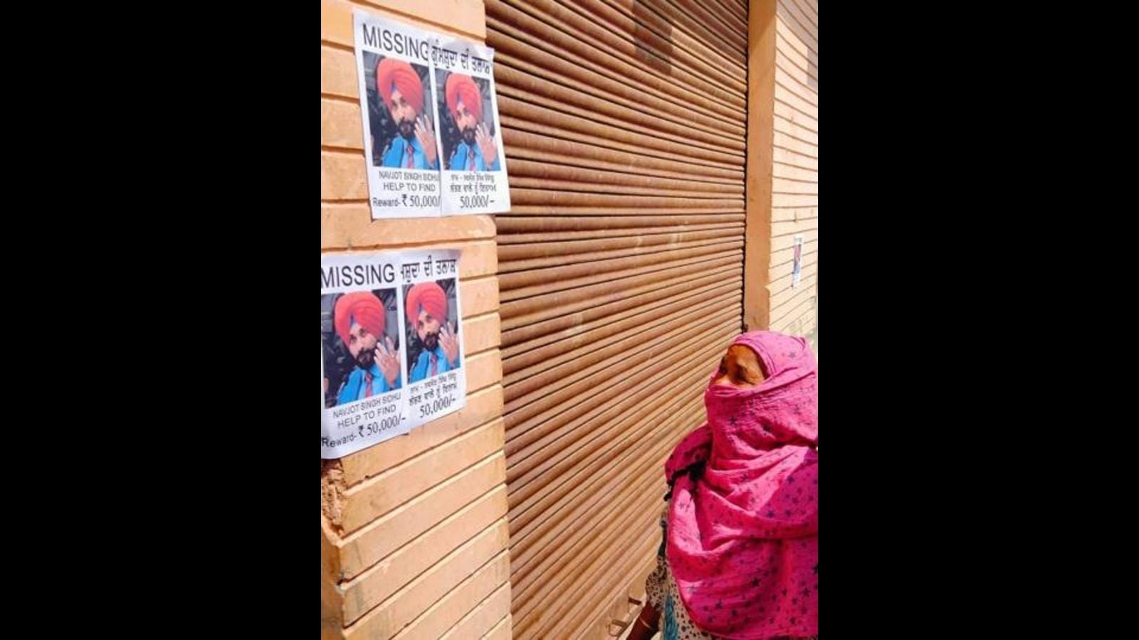 Navjot Singh Sidhu’s ‘missing’ posters surface in Amritsar | Hindustan ...