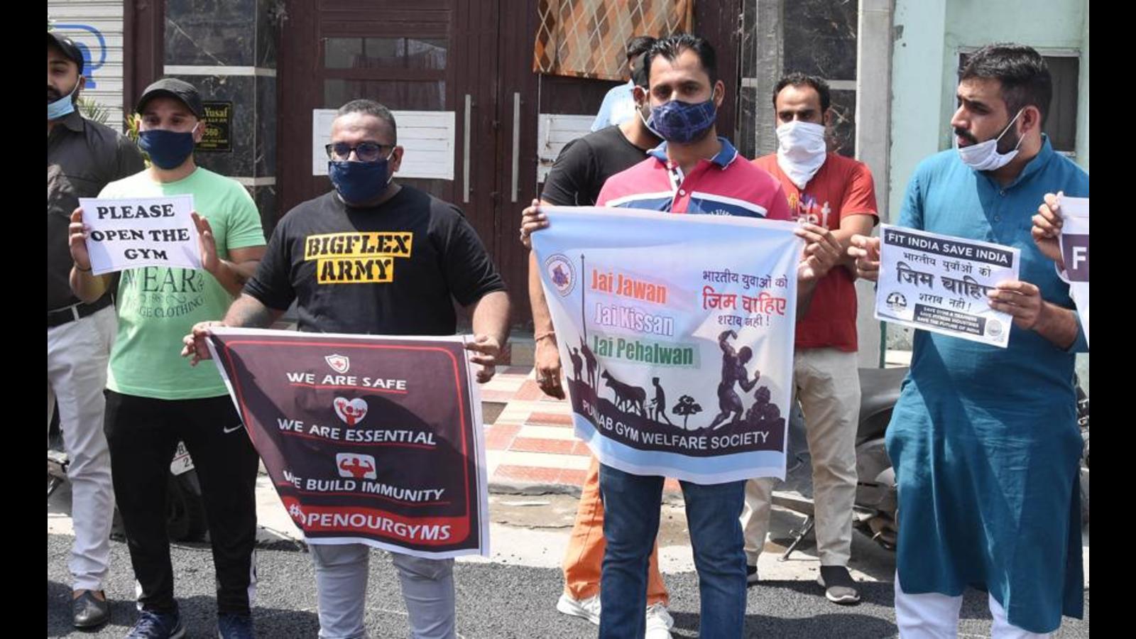 Gym owners stage protest at over 20 locations in Ludhiana | Hindustan Times