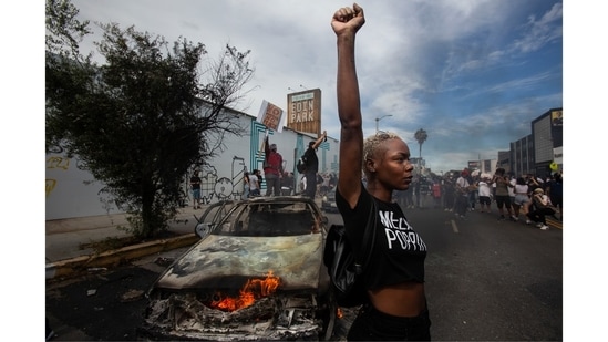 Photos: AP photographers win Pulitzer for US racial injustice protest ...