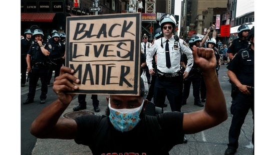 Photos: AP photographers win Pulitzer for US racial injustice protest ...