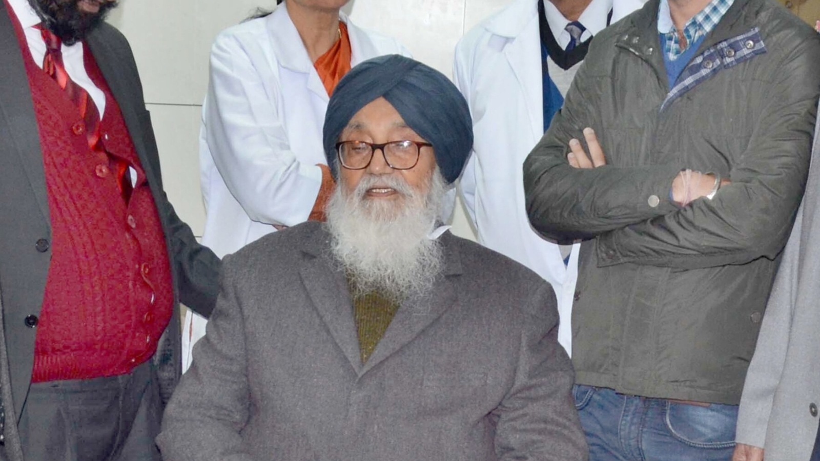 SIT quizzes Parkash Badal for more than 2 hours in Kotkapura police firing case | Hindustan Times