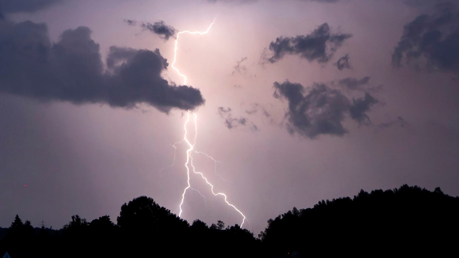 IMD predicts thunderstorm with moderate intensity rain in Delhi, parts ...