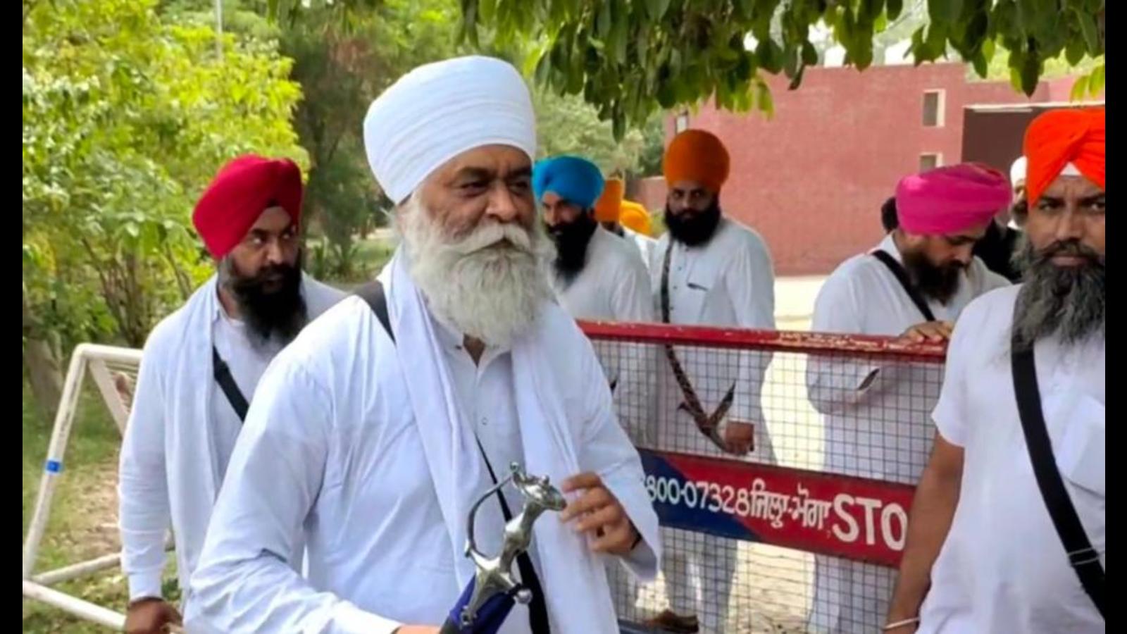 Kotkapura firing: SIT questions Sikh preacher Panthpreet, police officials - Hindustan Times