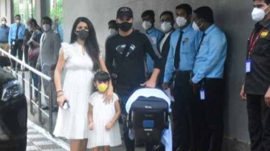 Geeta Basra-Harbhajan Singh clicked outside hospital as they leave for ...