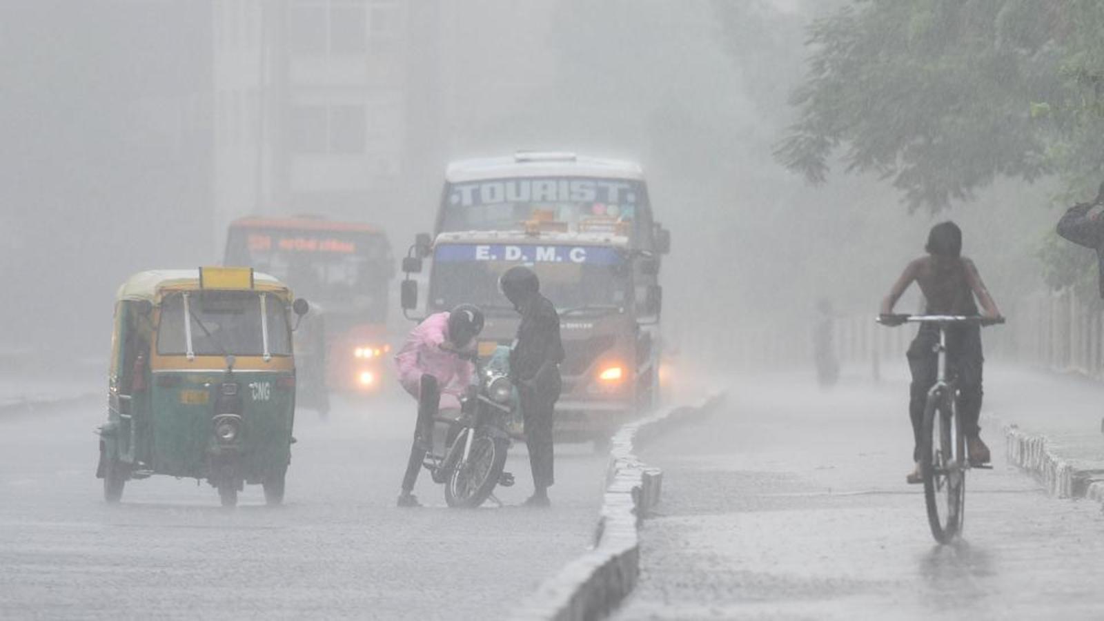 Delhi weather: Rain likely today, mercury to dip further | Latest News ...