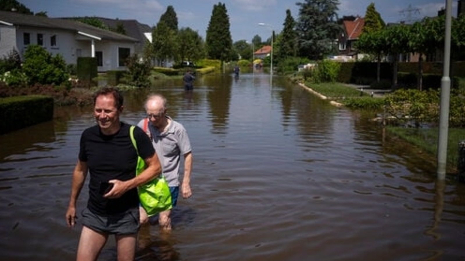 Photos: Thousands flee, many missing, scores dead as floodwater breach ...