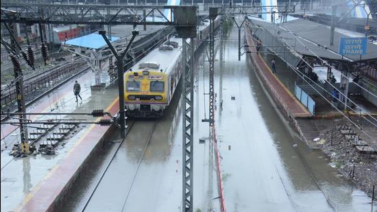 Mumbai wakes up to third consecutive day of rain, intensity to decrease ...