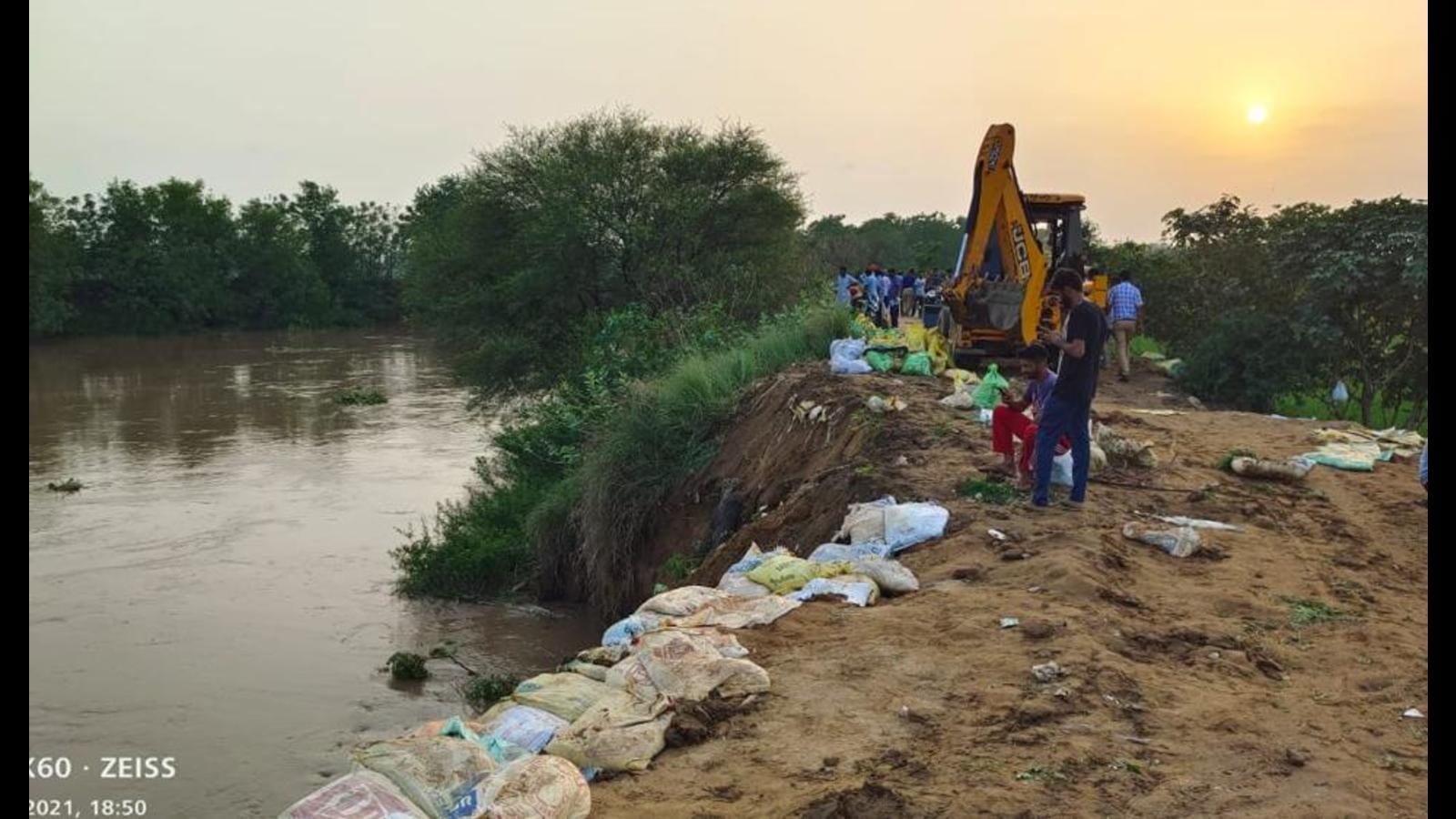 Rising water level in Ghaggar worries farmers in Moonak | Hindustan Times