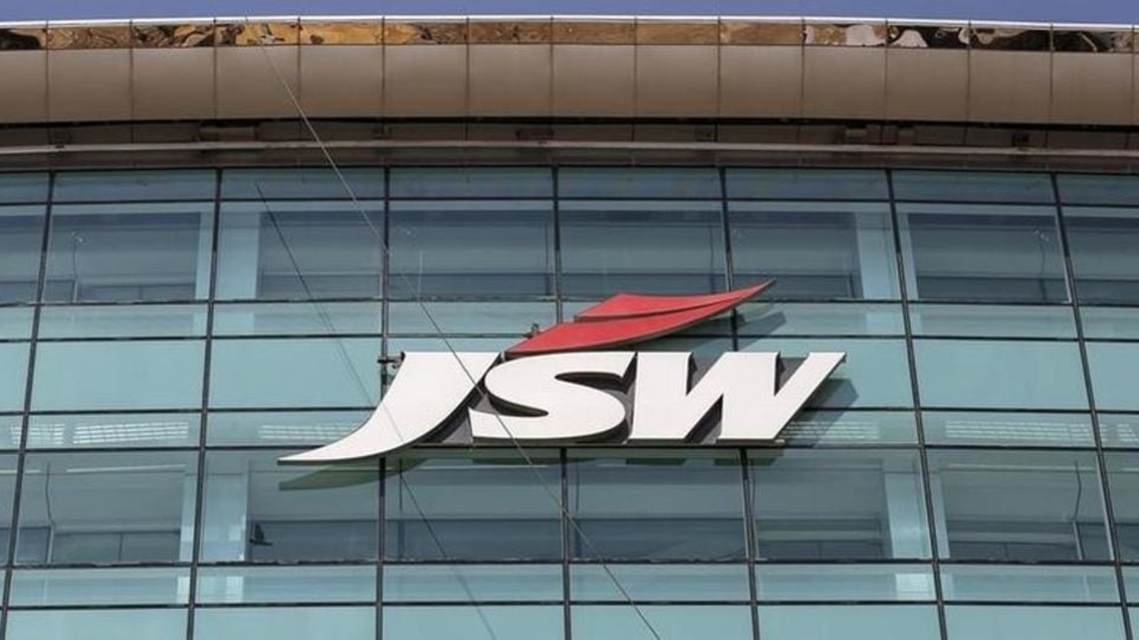 JSW steel posts ₹5,900 crore net profit in Q1 - Hindustan Times