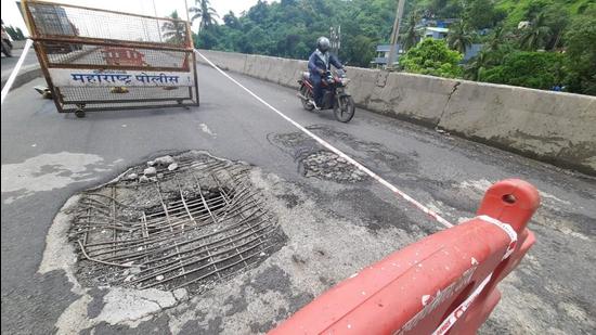 Part of Mumbra Bypass road in Maharashtra’s Thane caves in; traffic hit ...