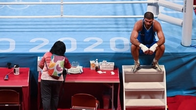 Olympics: French boxer stages ringside sit-in protest after 'injustice ...