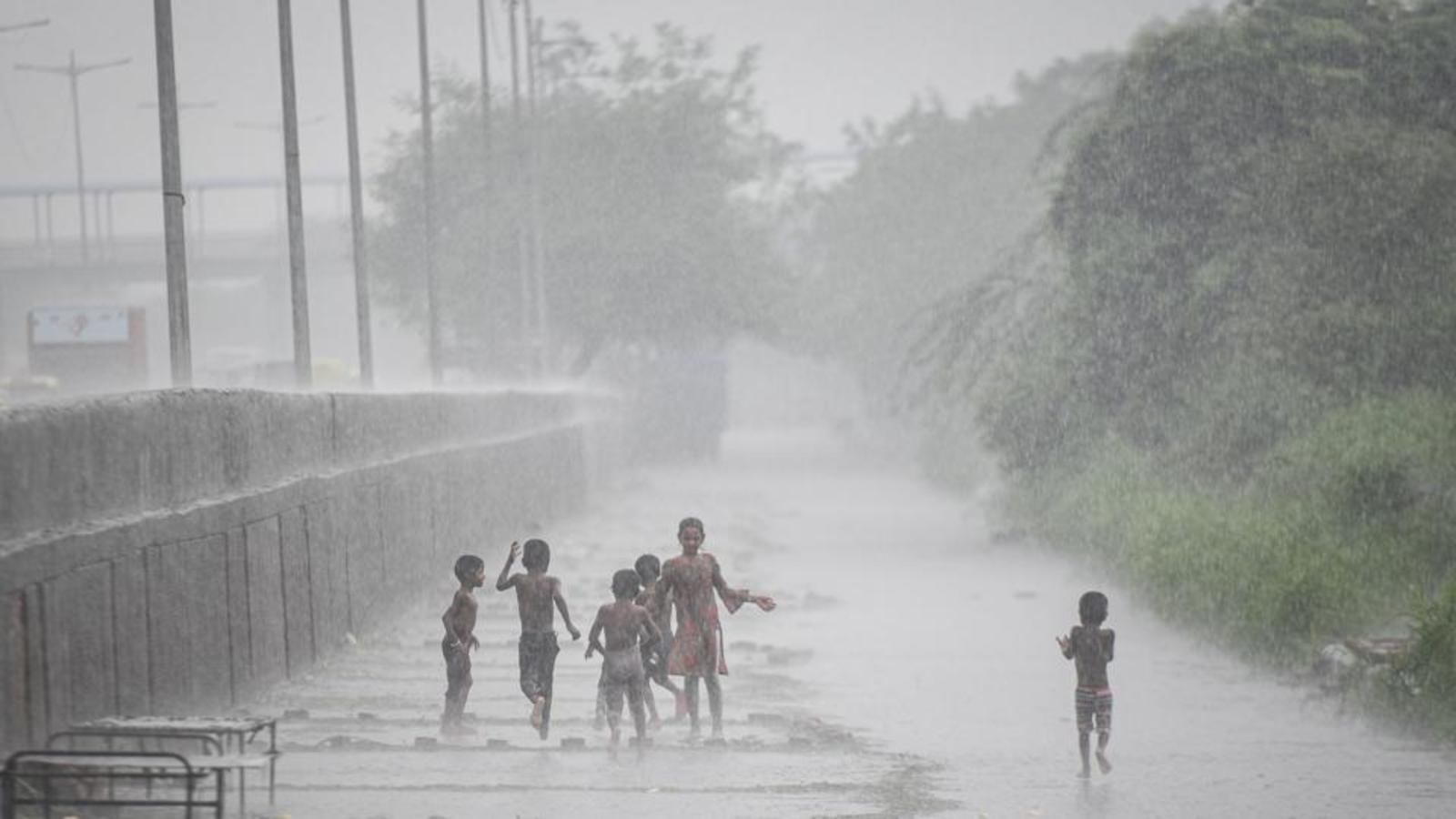 Delhi Weather Heavy Rainfall Likely Throughout The Day Says IMD