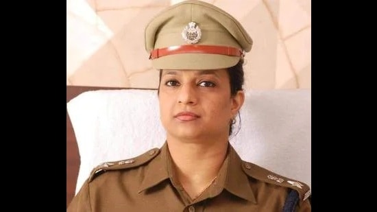 Vij asks IPS Bharti Arora to reconsider early retirement | Hindustan Times