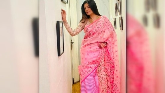 National Handloom Day 2021: Beautiful traditional dresses of the 7 ...