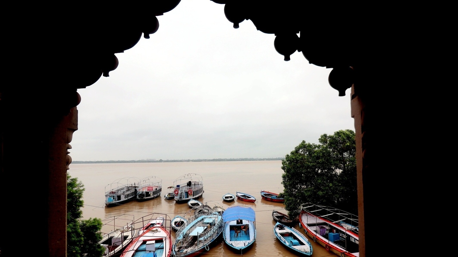 PM Narendra Modi takes stock of Varanasi flood situation, assures all ... PM Narendra Modi takes stock of Varanasi flood situation, assures all ...