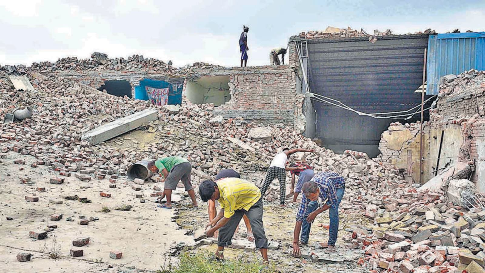 Factory collapse in Ludhiana: Finally, building owner starts demolition ...