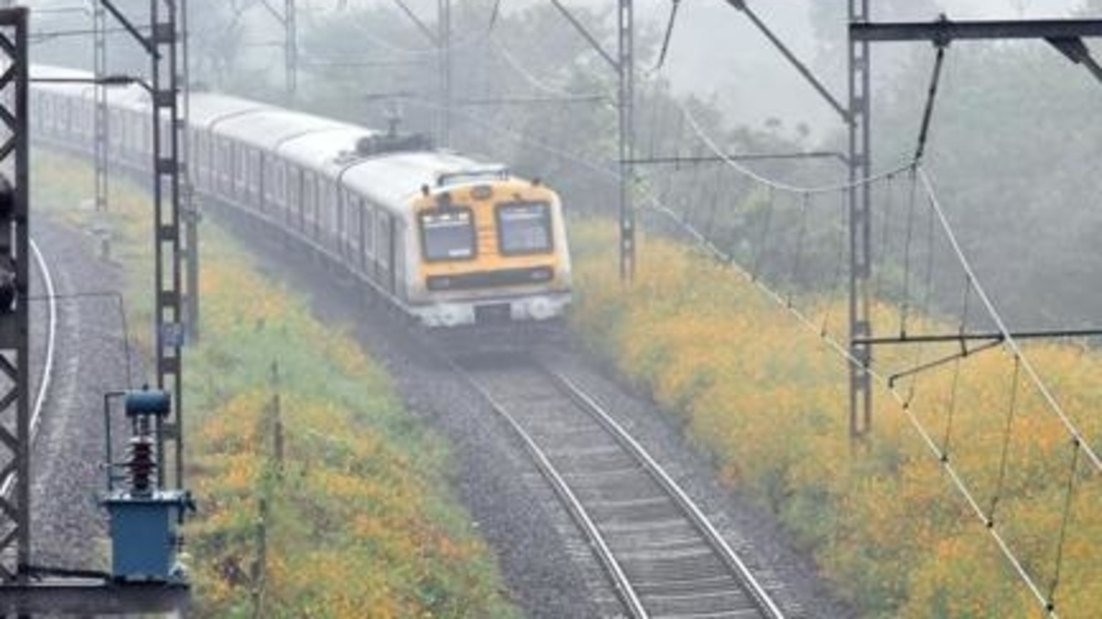 Local trains to open for vaccinated people in Pune | Hindustan Times
