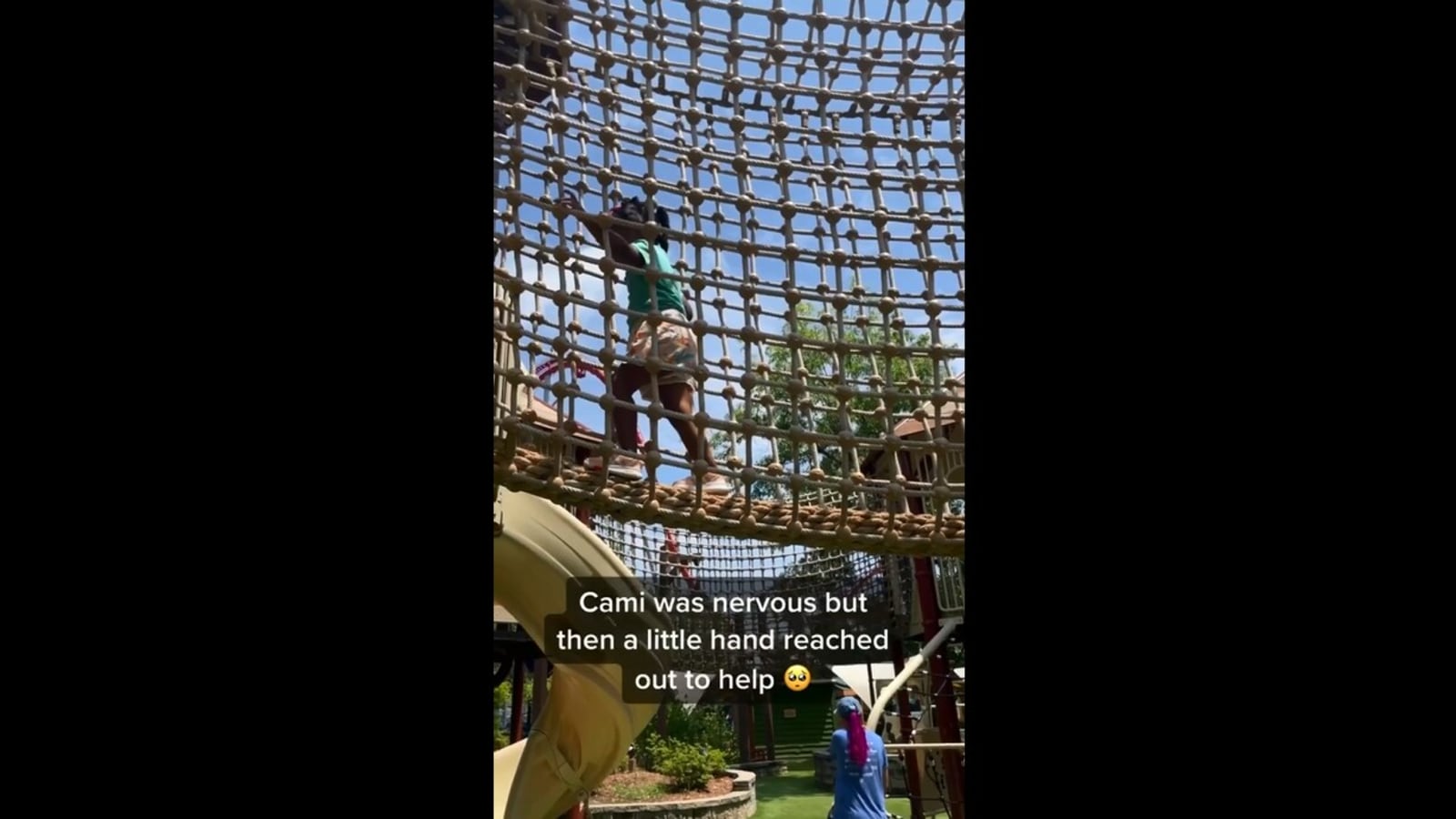 Little Girl S Act Of Kindness To Help Another Kid Wins Hearts Watch