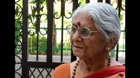 Review: The Wise Woman and Other Stories by Mannu Bhandari | Hindustan ...