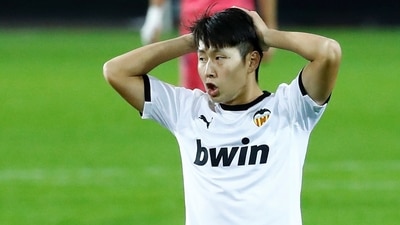 Korean playmaker Lee has contract cancelled by Valencia | Football News