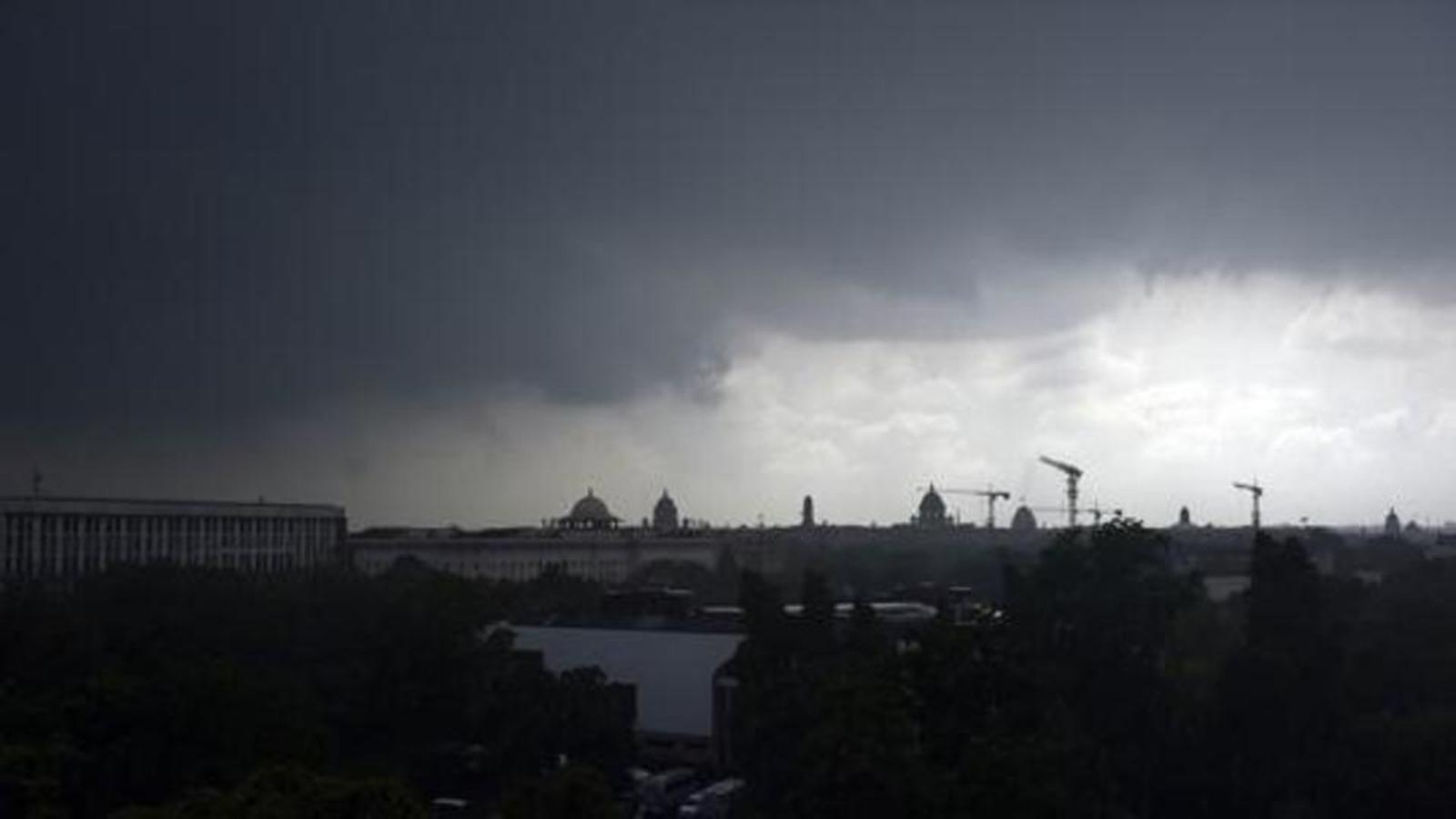 Delhi weather: Expect a cloudy sky with moderate rainfall today ...