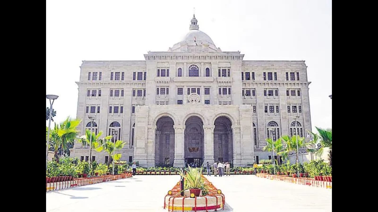 High-level meeting to beef up Uttar Pradesh secretariat security held ...