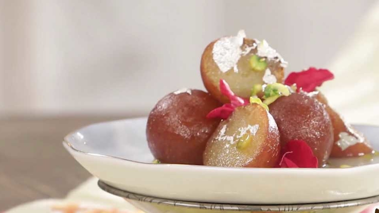 Resurrect Your Inner Halwai With This Quick And Easy Gulab Jamun Recipe resurrect-your-inner-halwai-with-this-quick-and-easy-gulab-jamun-recipe