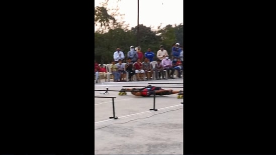 Girl in Maharashtra bags record for limbo skating under ten bars. Watch ...