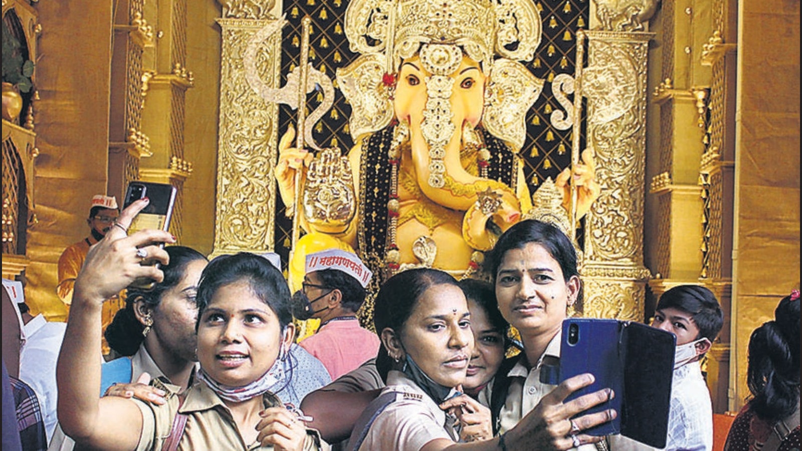 Simple and devotional: Ganesh festival kicks off in Pune - Hindustan Times