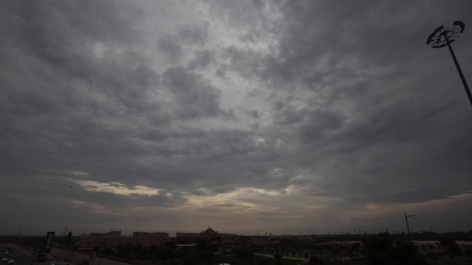 Generally cloudy sky in Delhi today; expect light rains | Latest News Delhi
