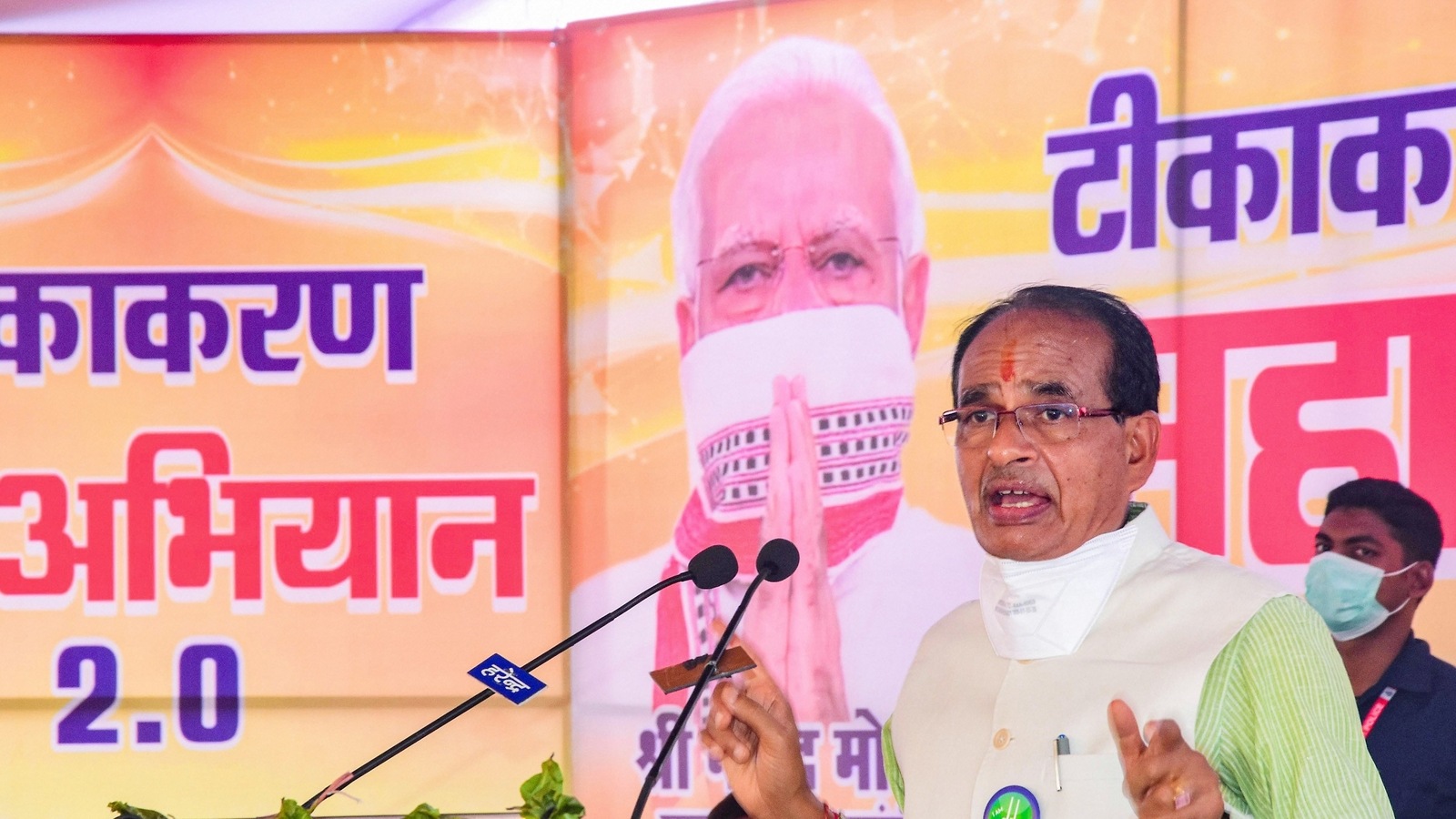 MP CM dramatically suspends 2 officers on spot during rally | Hindustan ...