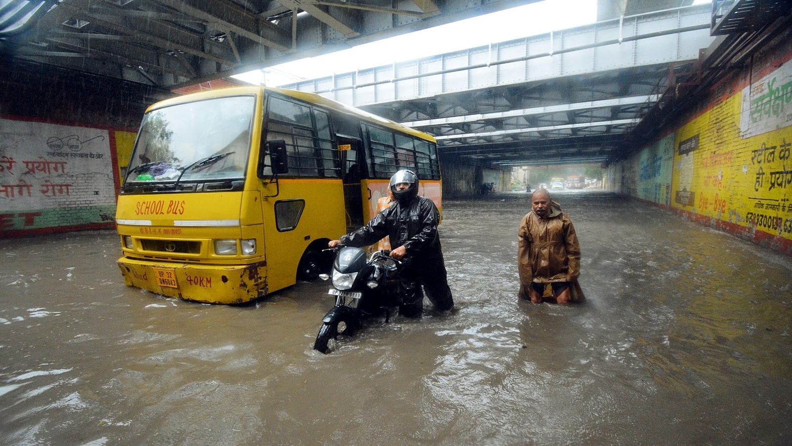 In pics: Heavy rain lashes Lucknow, waterlogging in several areas | Hindustan Times