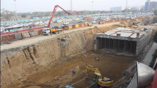 Gadkari in Gurugram: U-turn underpass at Sirhaul, near Ambience Mall ...