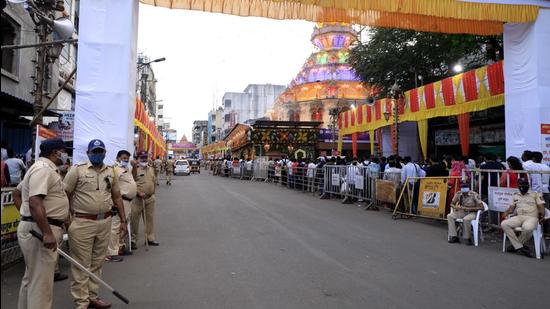 60 mobile tanks, 7,000 cops on streets for Covid-safe Ganesh visarjan ...