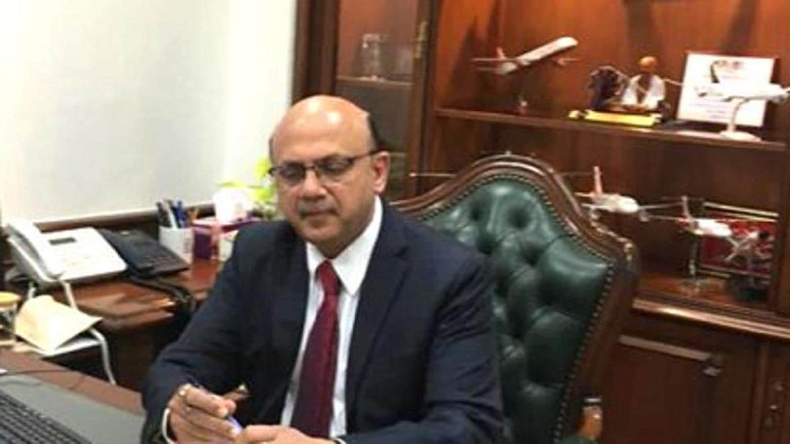 Govt reshuffles top bureaucrats, makes 13 secretary-level appointments ...