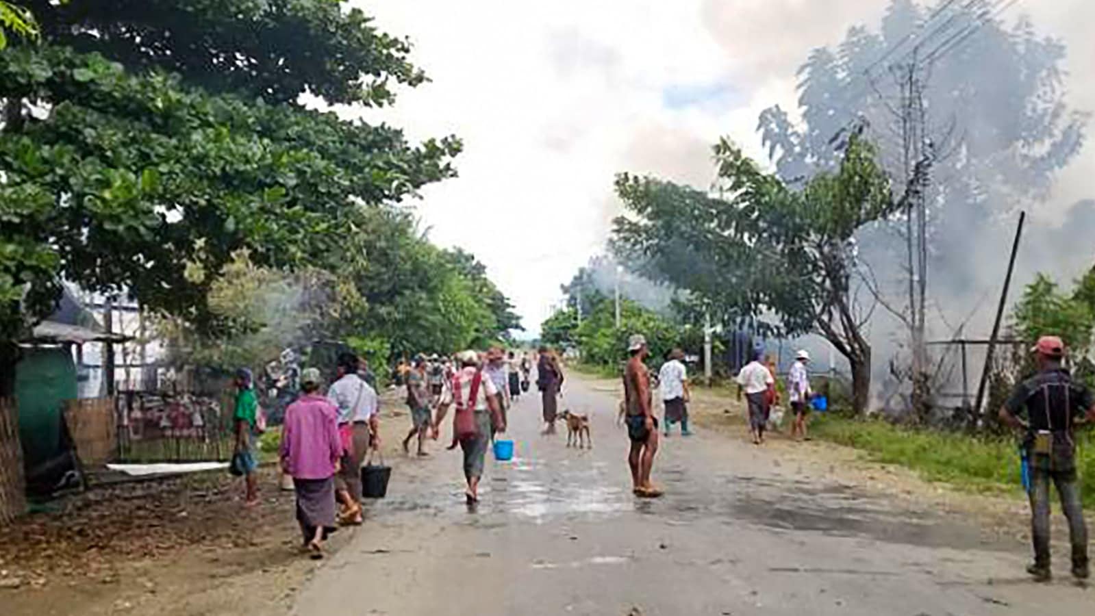 Myanmar town bordering India sees exodus as thousands flee fighting ...