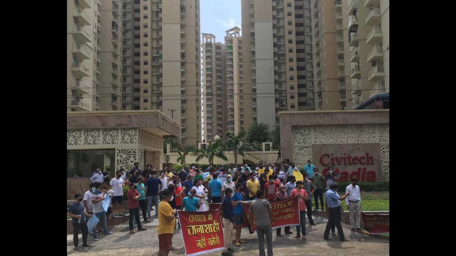 Residents of Noida housing complex protest against developer ...
