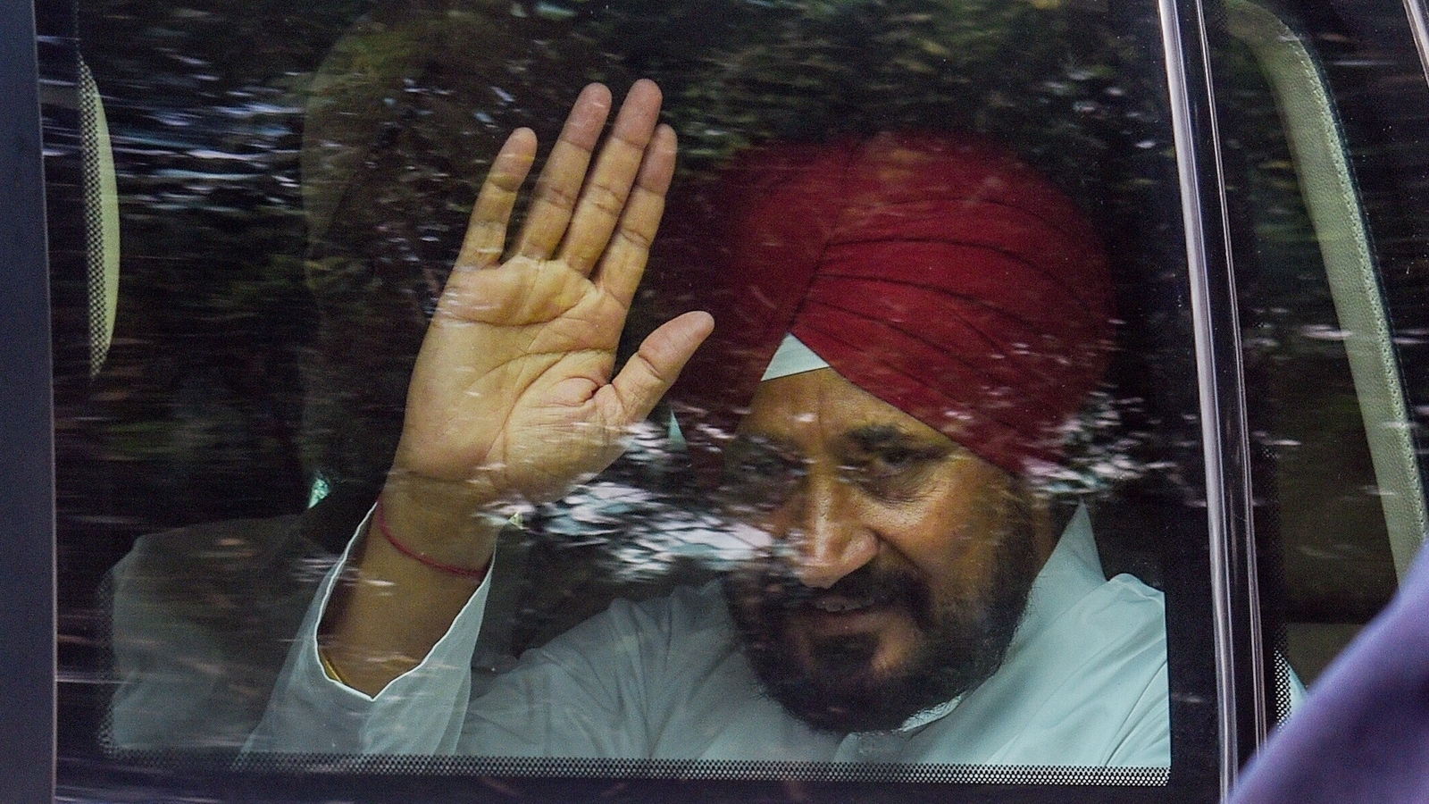 Punjab CM Channi stops to wish newly-married couple in Bathinda. Watch ...