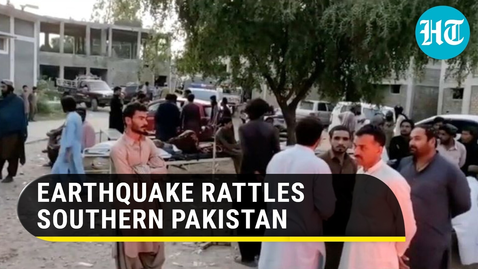 Quake Hits Pakistan: 20 dead, hundreds injured in sleep as roofs, walls ...