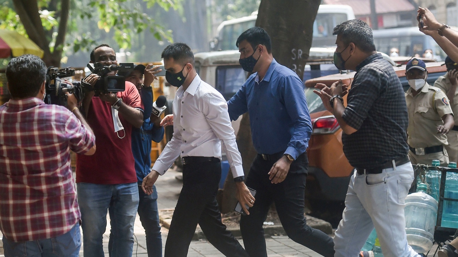 Cruise ship drugs case: NCB raids producer Imtiyaz Khatri's Mumbai ...