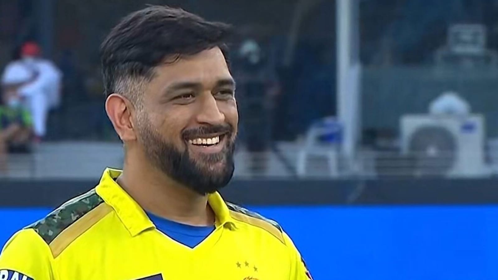 MS Dhoni 'can't hear' Ian Bishop at toss as Dubai crowd erupts, reacts ...