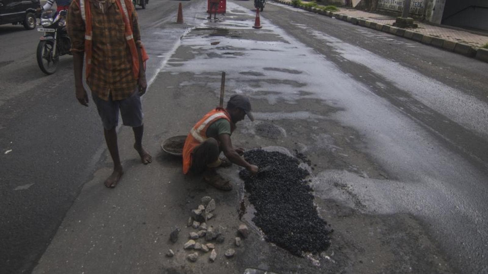 Sion flyover to be closed on weekends for repairs | Mumbai news