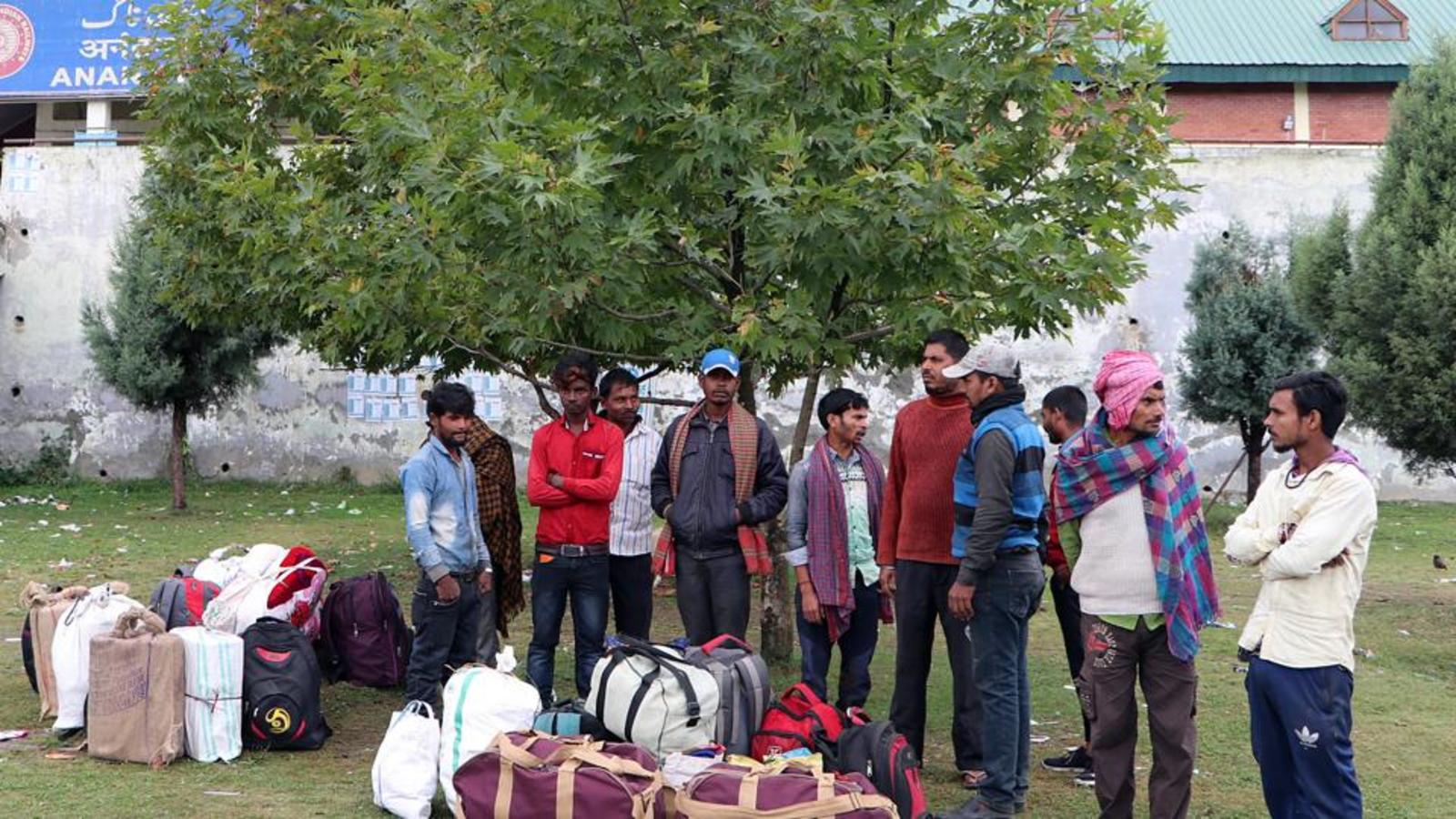 Bihar migrants start returning from Kashmir | Hindustan Times