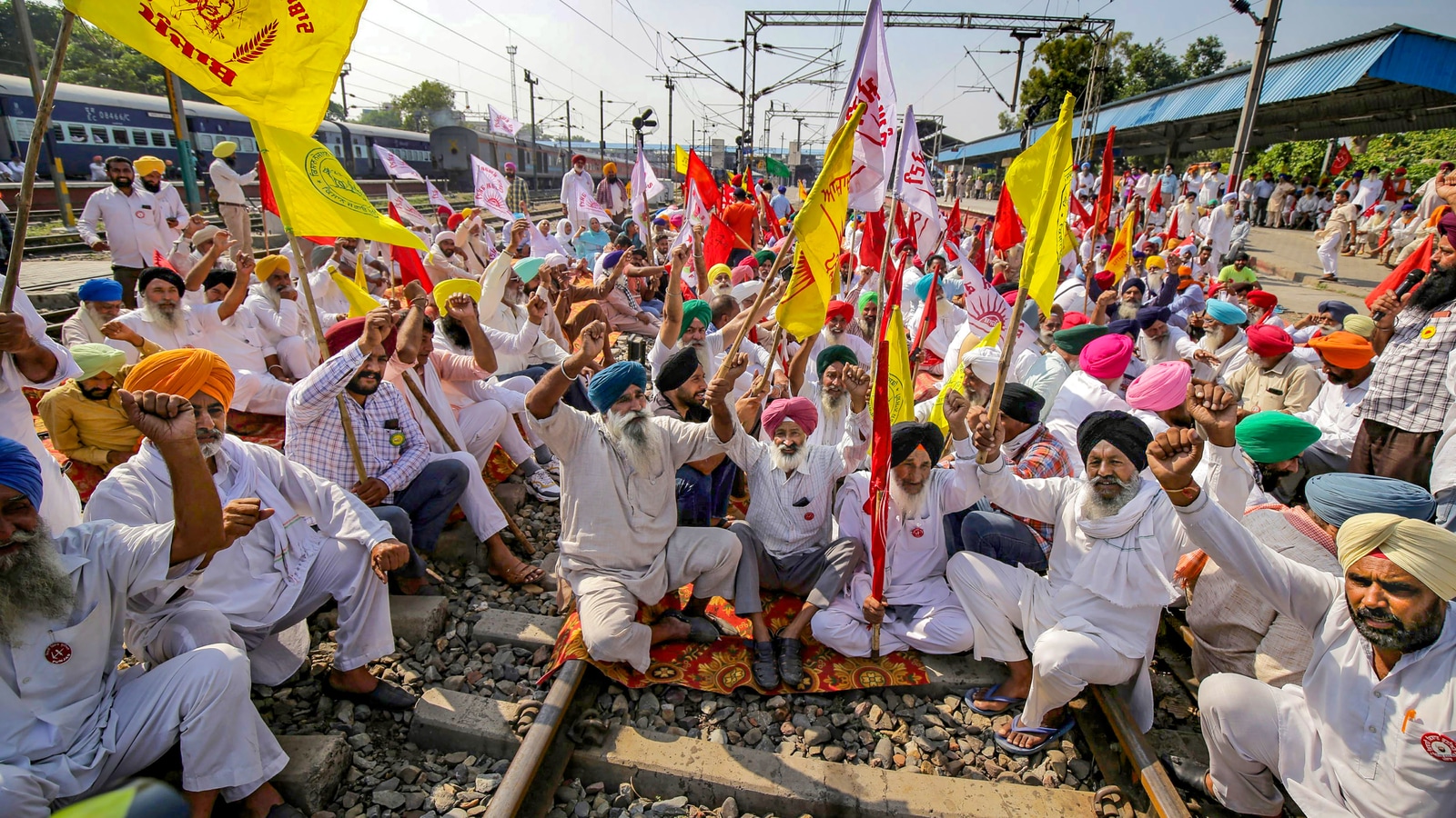 'Rail Roko' protest by farmers disrupts train services in Punjab ...