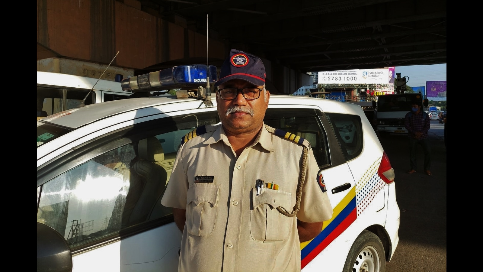 Thane police constables save biker from falling on busy road | Mumbai news