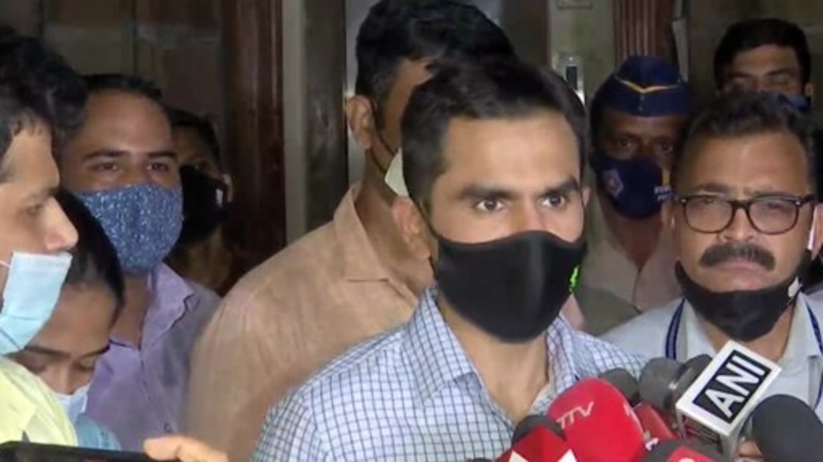 After Nawab Malik’s latest tweet attack, Sameer Wankhede lists names of ...